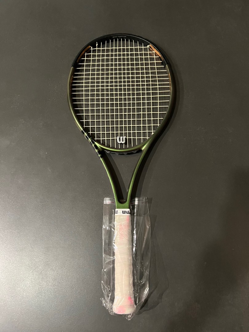 BLADE 104 V8 TENNIS RACKET, Sports Equipment, Sports & Games, Racket ...