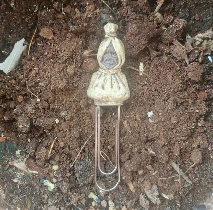 Book clipper, Buku & Alat Tulis, Majalah & Lainnya di Carousell