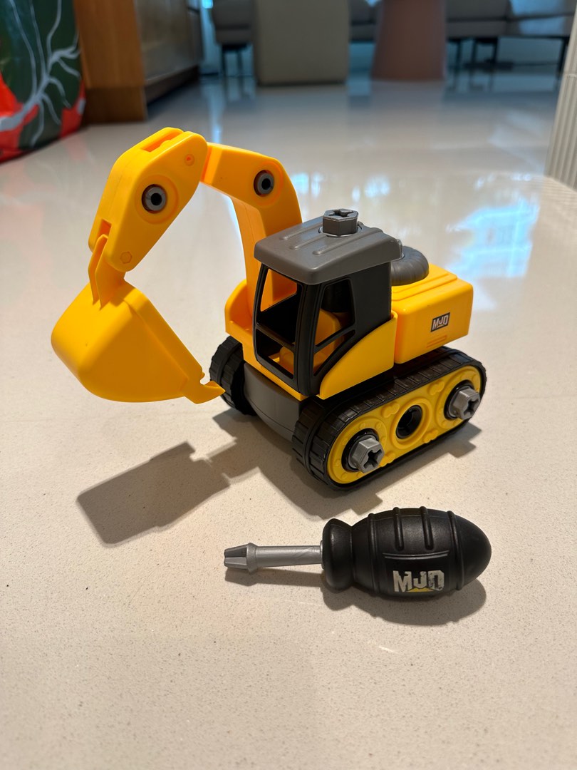 Build your own digger, Hobbies & Toys, Toys & Games on Carousell