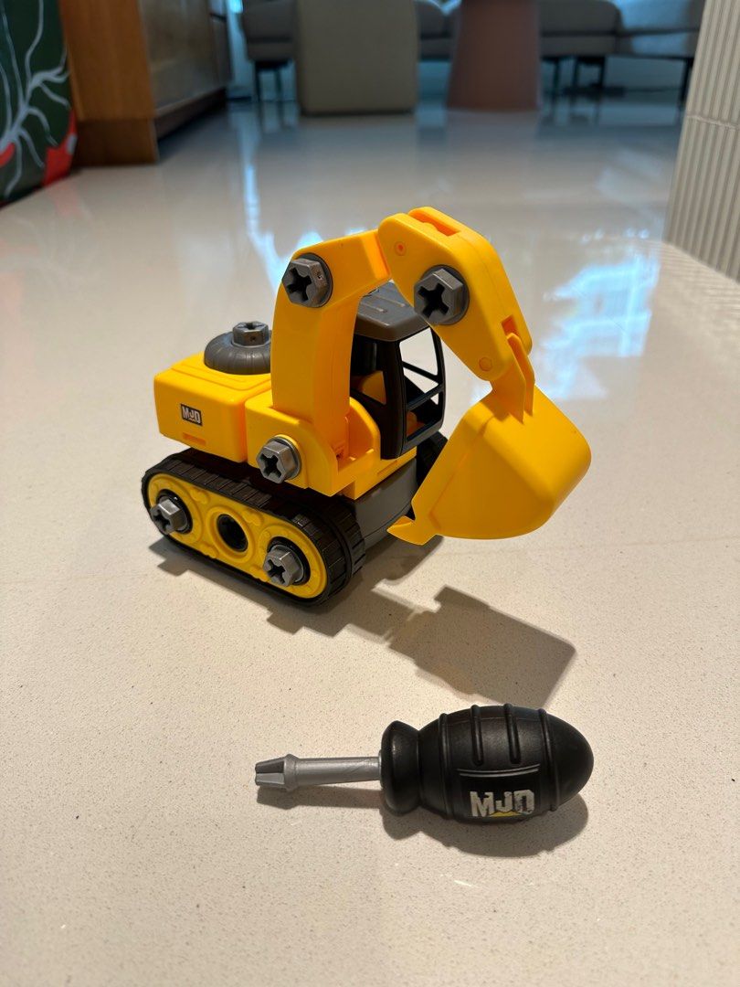 Build your own digger, Hobbies & Toys, Toys & Games on Carousell