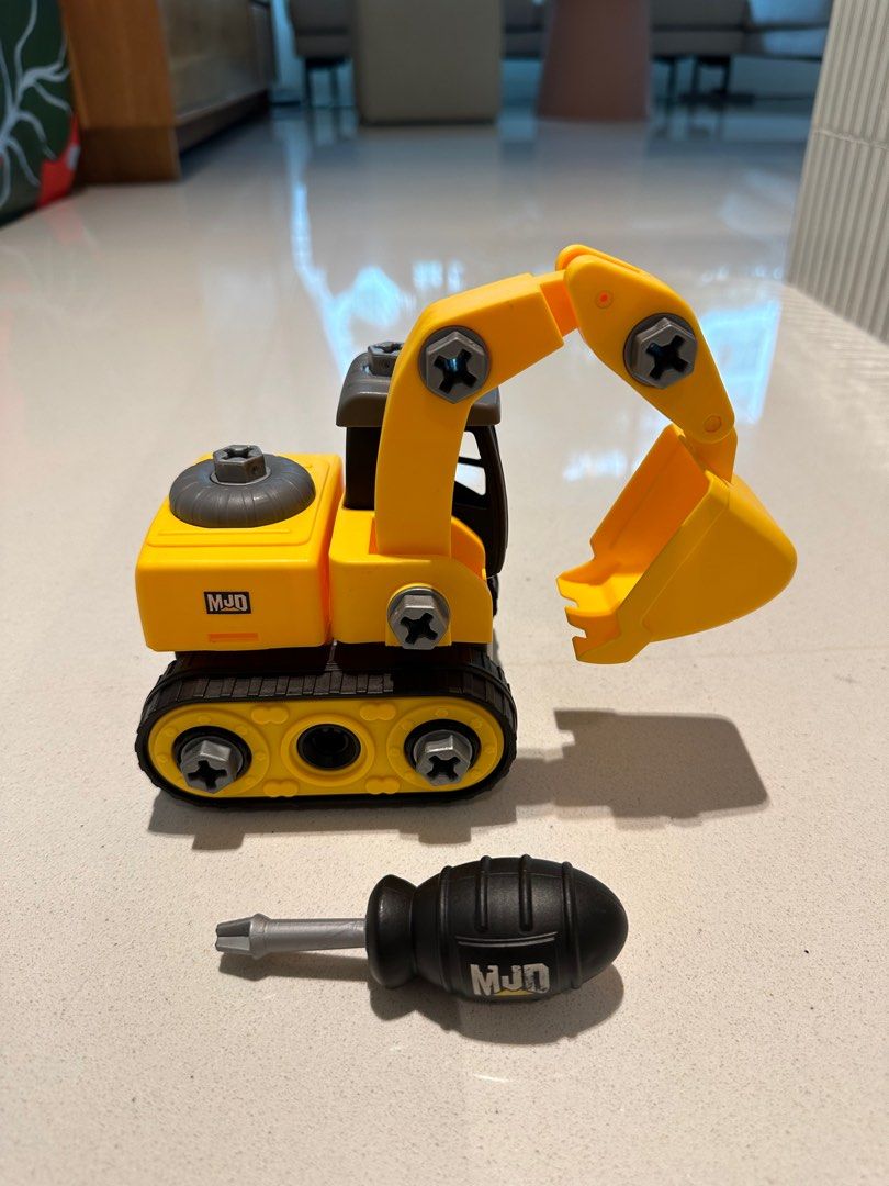 Build your own digger, Hobbies & Toys, Toys & Games on Carousell