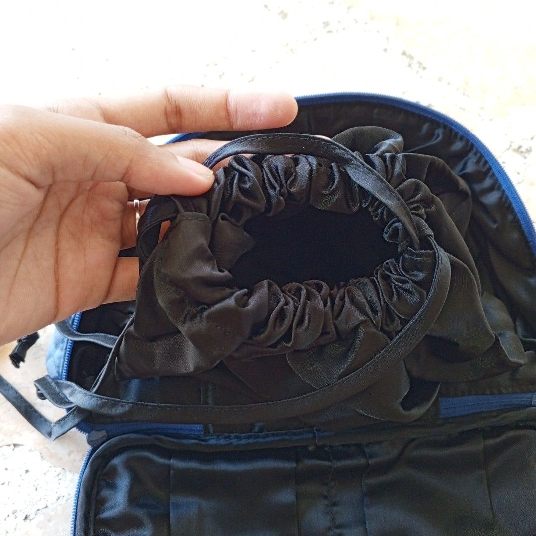 Clam Shell Satin Blue Curve Spacious Make-up Cosmetic Skincare Bath ...