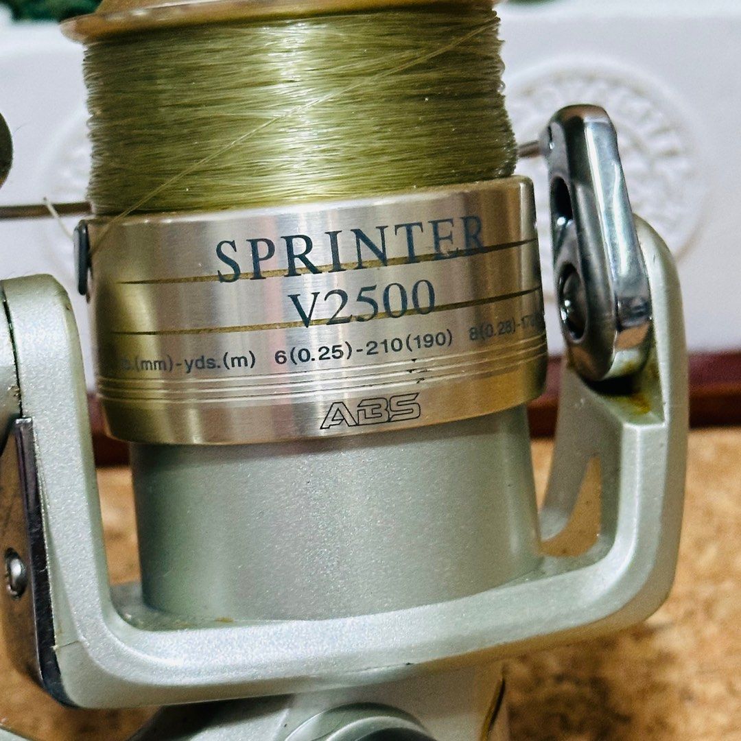 DAIWA SPRINTER V2500 Fishing Reel - Japan PreOwned, Sports Equipment ...
