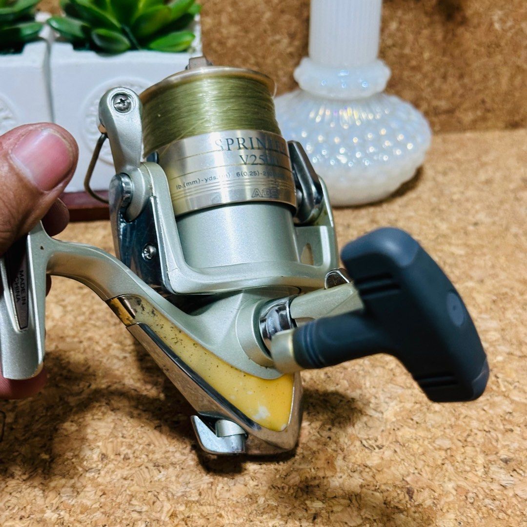 DAIWA SPRINTER V2500 Fishing Reel - Japan PreOwned, Sports Equipment ...