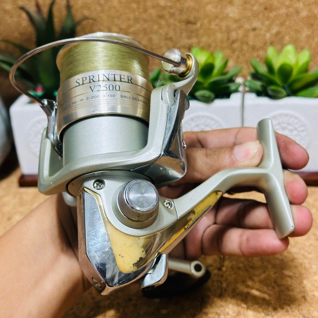 DAIWA SPRINTER V2500 Fishing Reel - Japan PreOwned, Sports Equipment ...