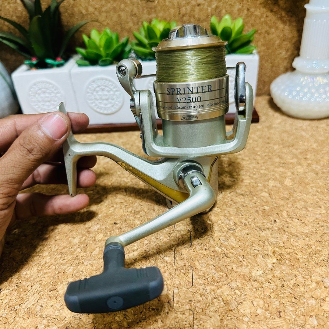 DAIWA SPRINTER V2500 Fishing Reel - Japan PreOwned, Sports Equipment ...