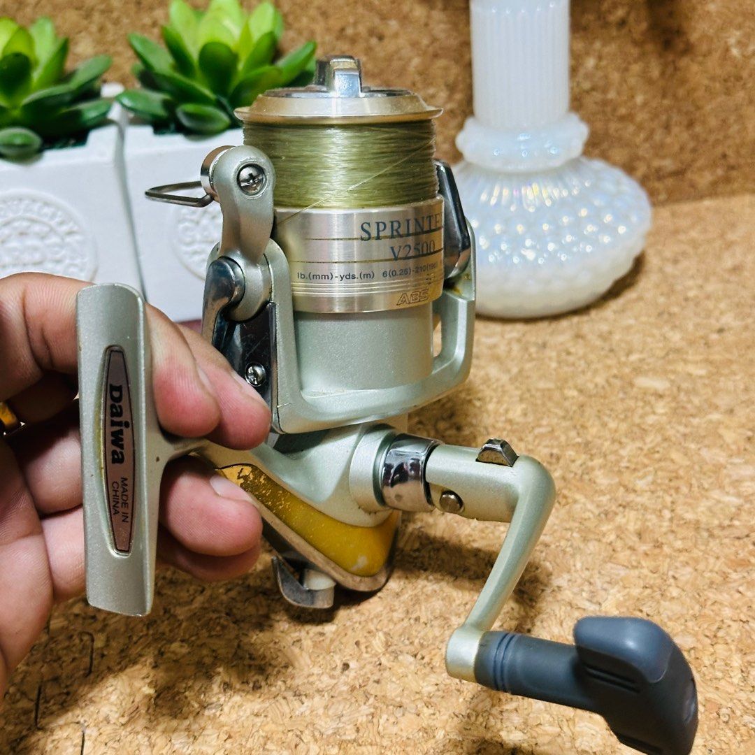 DAIWA SPRINTER V2500 Fishing Reel - Japan PreOwned, Sports Equipment ...