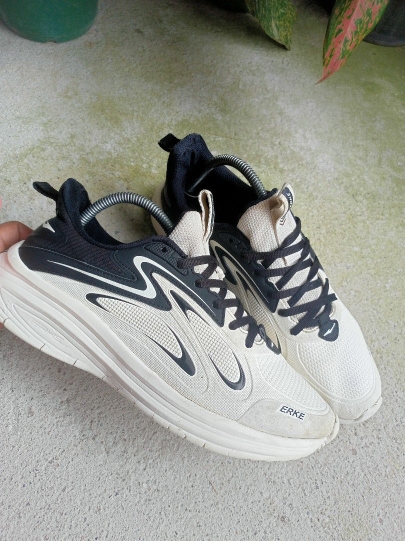 ERKE Running Shoes, Men's Fashion, Footwear, Sneakers on Carousell