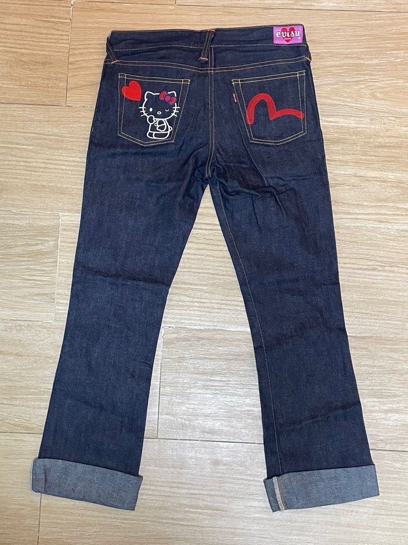 Evisu Hello Kitty 特別版, 名牌, 服裝 - Carousell