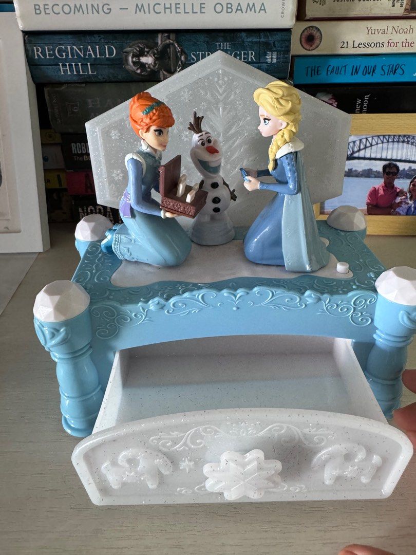 Frozen music box, Hobbies & Toys, Toys & Games on Carousell