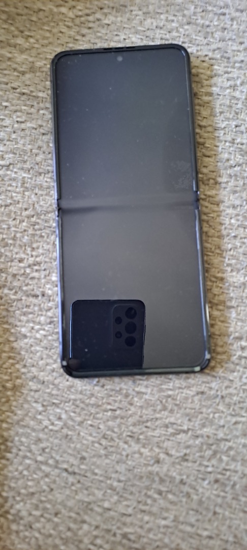 Galaxy Z Flip 4 Graphite 128GB, Mobile Phones & Gadgets, Mobile Phones ...