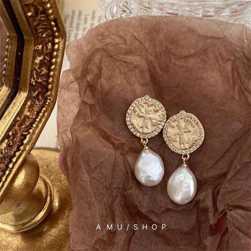 Gold Pearl Earclips, Women's Fashion, Jewelry & Organisers, Earrings on ...