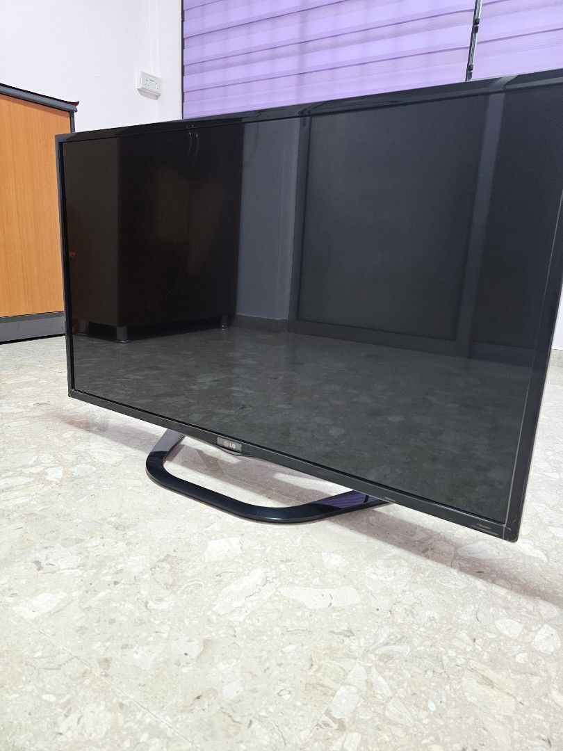LG 42" TV, TV & Home Appliances, TV & Entertainment, TV on Carousell