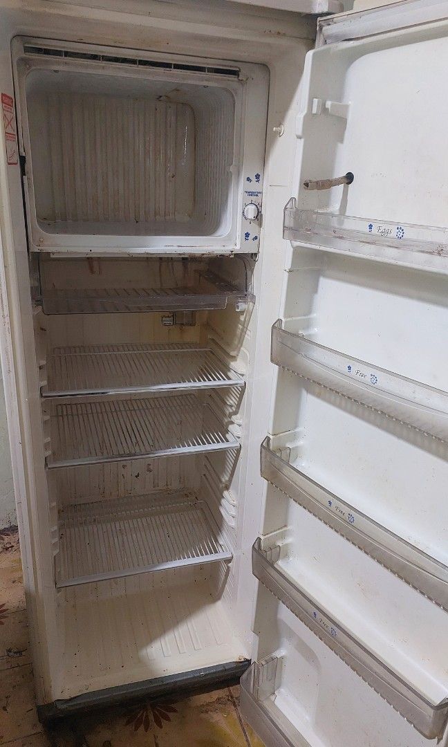 Old refrigerator, TV & Home Appliances, Kitchen Appliances ...