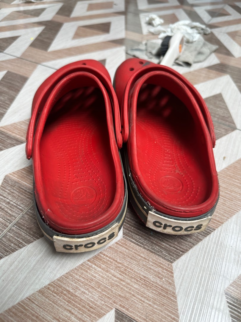 Original crocs men, Fesyen Pria, Sepatu , Sandal di Carousell