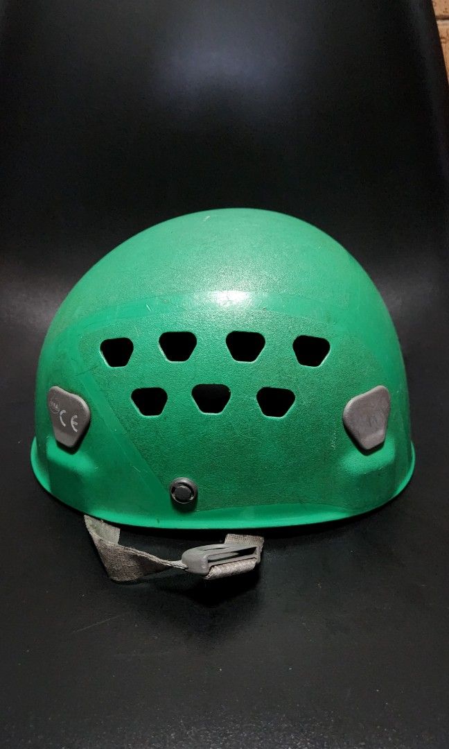 Petzl Ecrin ROC, Sports Equipment, Hiking & Camping on Carousell