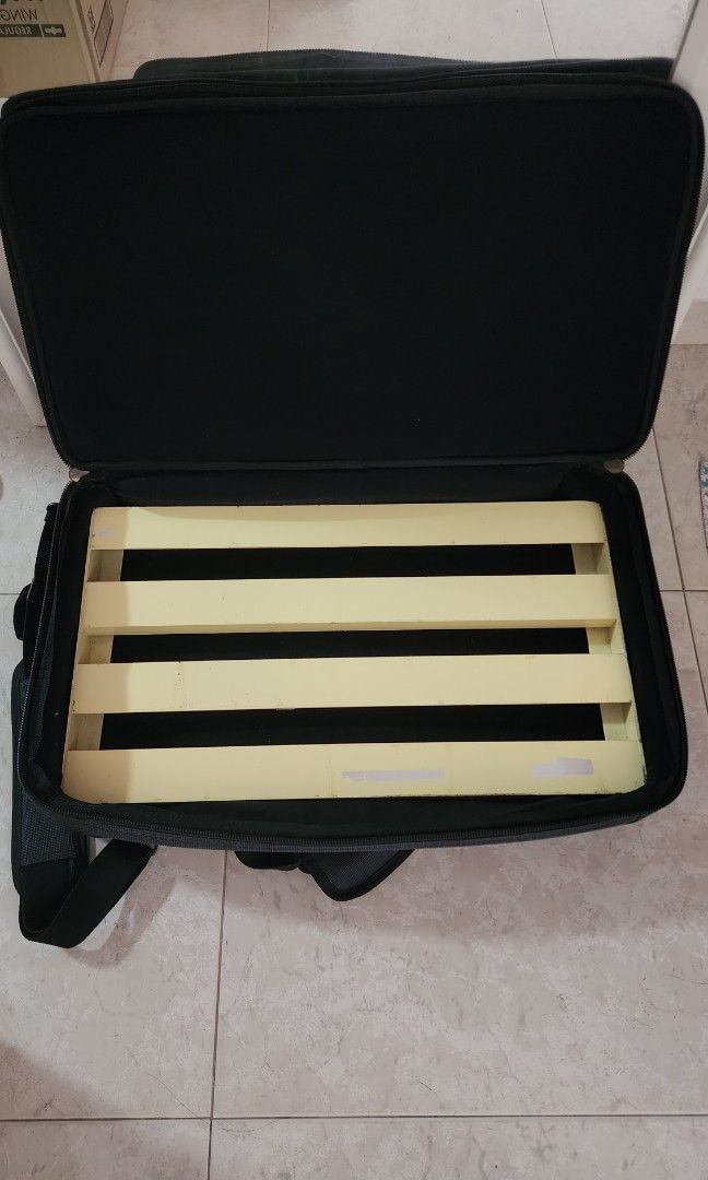 Ritter Pedalboard Bag, Hobbies & Toys, Music & Media, Musical ...
