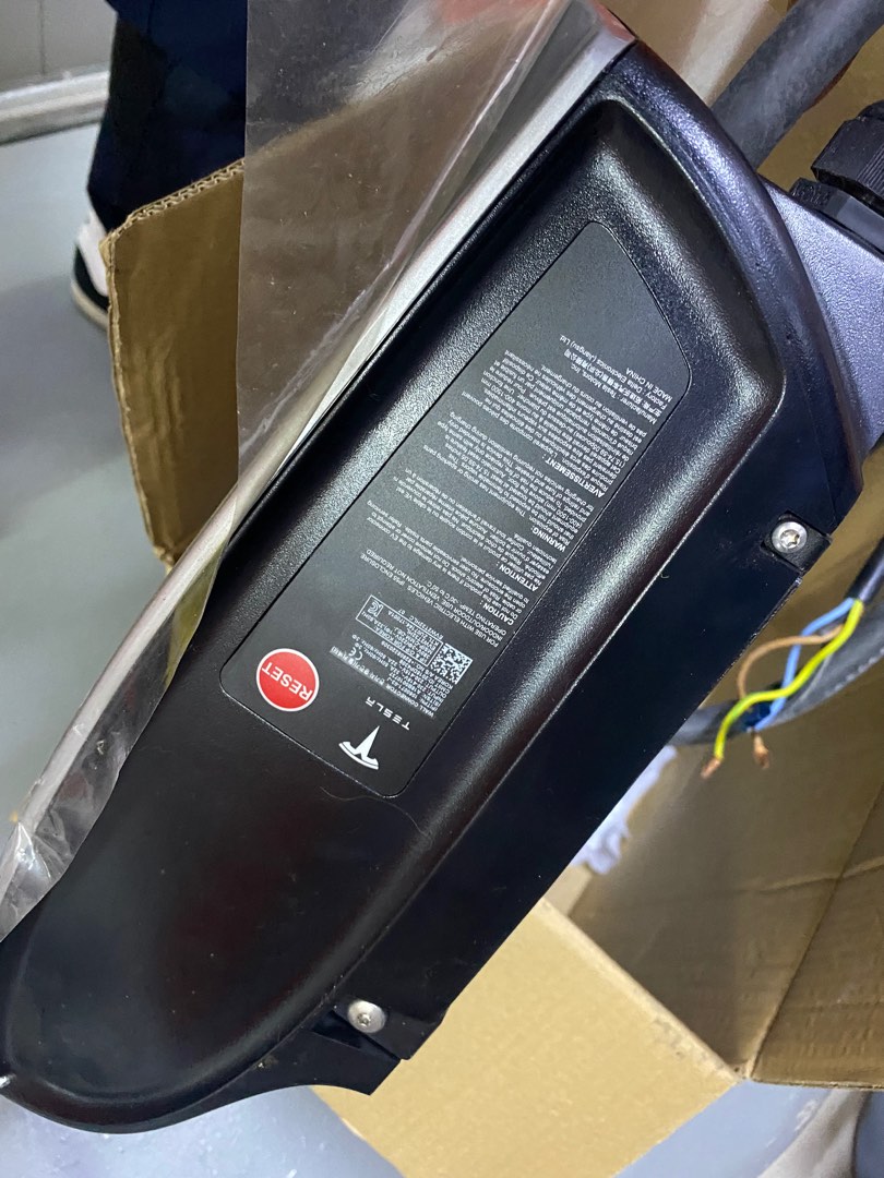 Tesla wall connector gen 2, 汽車配件, 電子配件 - Carousell