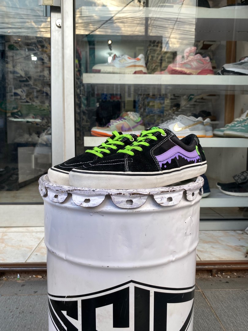Vans magical most misfits, Fesyen Pria, Sepatu , Sneakers di Carousell