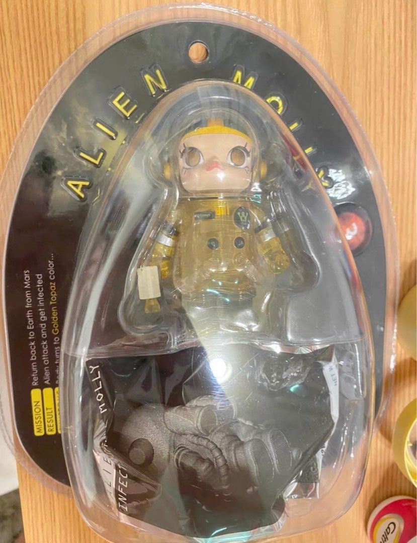 全新 Space Molly alien molly 太空碎片 太空人 宇航員 kennyswork 黃色 3號碎片 , 興趣及遊戲, 玩具 ...
