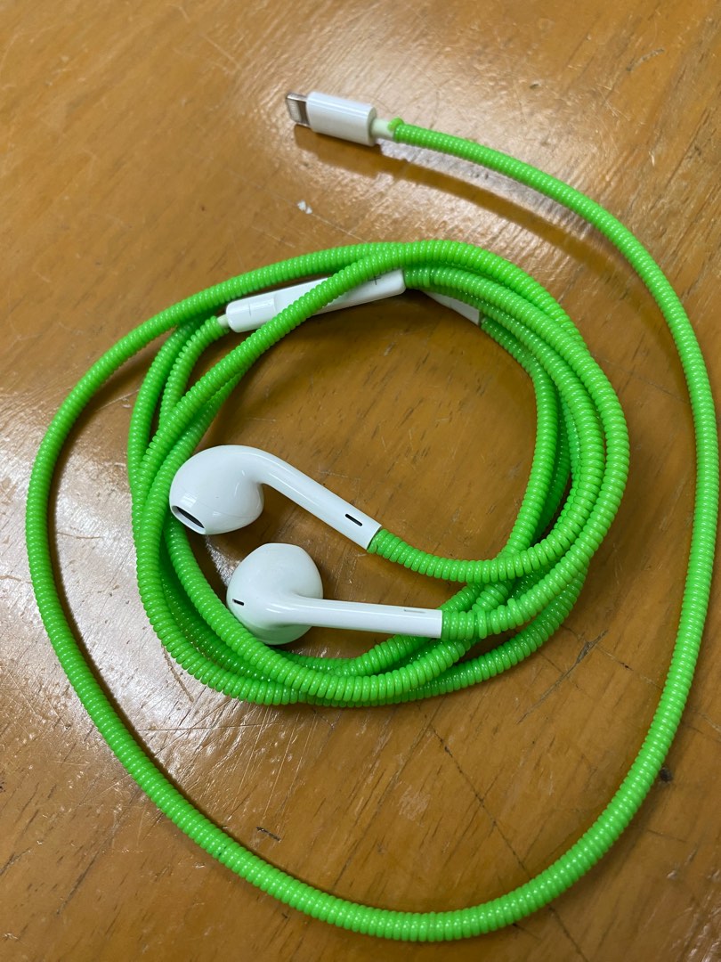 Authentic Apple Lighting EarPods, Audio, Headphones & Headsets on Carousell