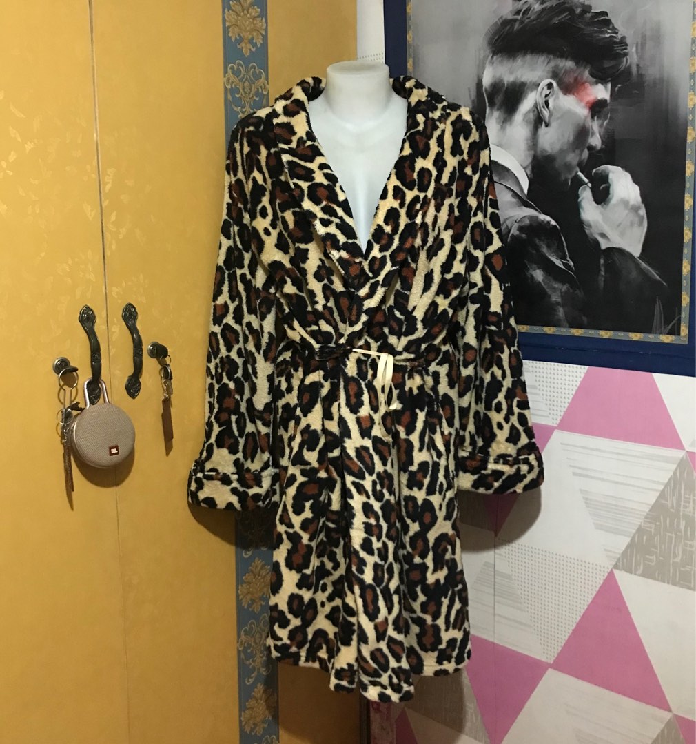 Covington Animal Print Fluffy Robe, Women's Fashion, Undergarments ...
