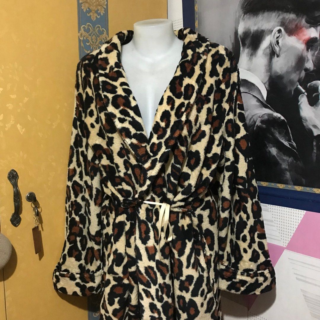 Covington Animal Print Fluffy Robe, Women's Fashion, Undergarments ...