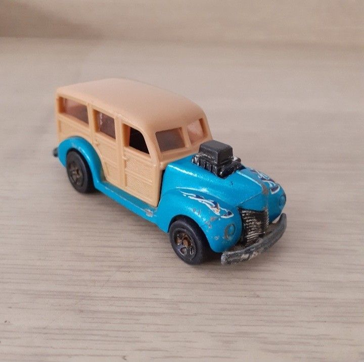 Diecast Hot Wheels Ford Woodie 1940, Toys & Collectibles, Mainan di ...