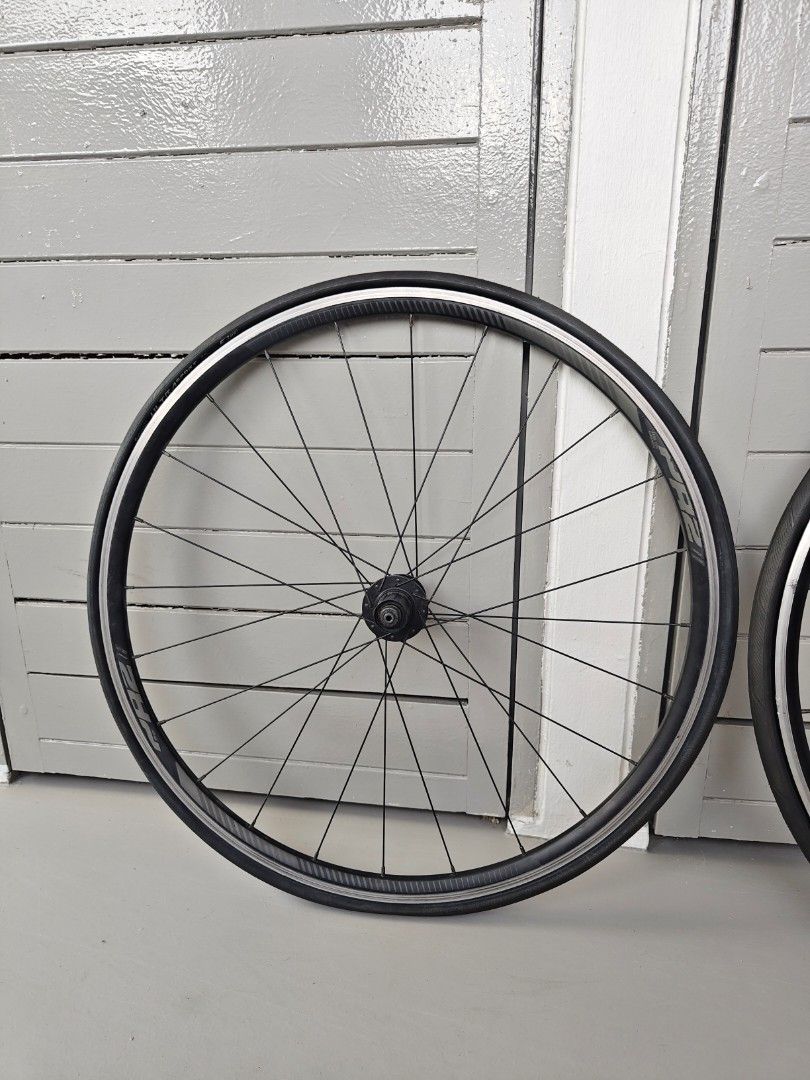 Giant PR2 rim brake wheelset with continental ultra sport tyres, ready ...