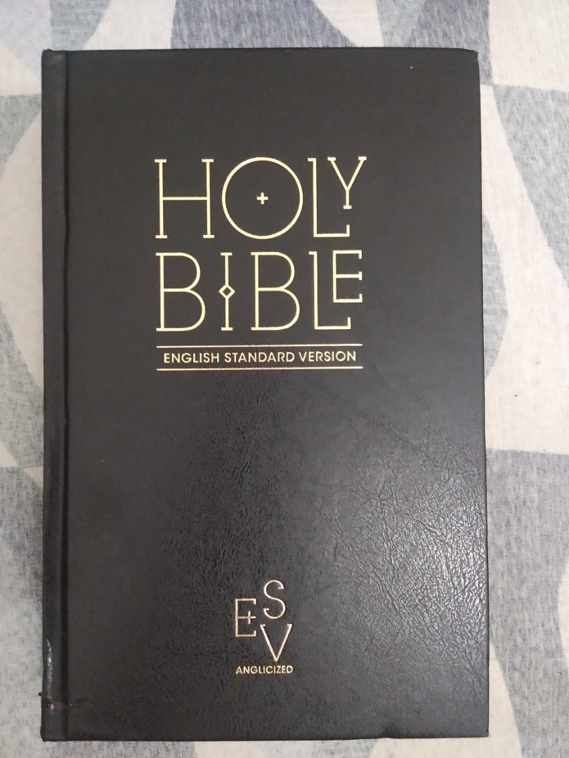 Holy Bible: English Standard Version Anglicized, Hobbies & Toys, Books ...
