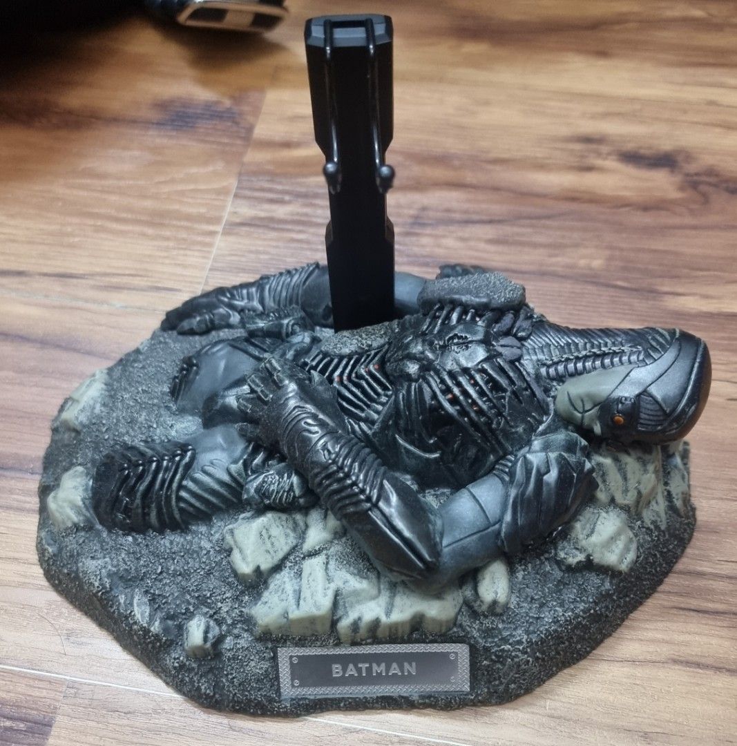 Hot toys Justice League Batman Parademon Base, Hobbies & Toys, Toys ...