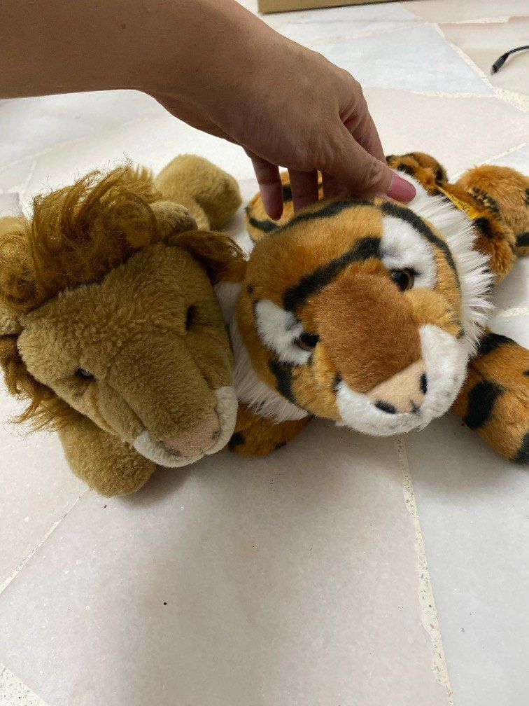 Lion and Tiger Puppet, Hobbies & Toys, Toys & Games on Carousell