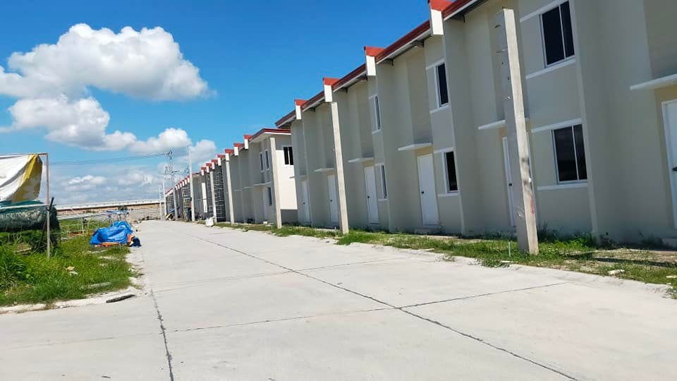 PASALO Corner Elegance Rowhouse at Sunshine Homes 2 Angeles City ...