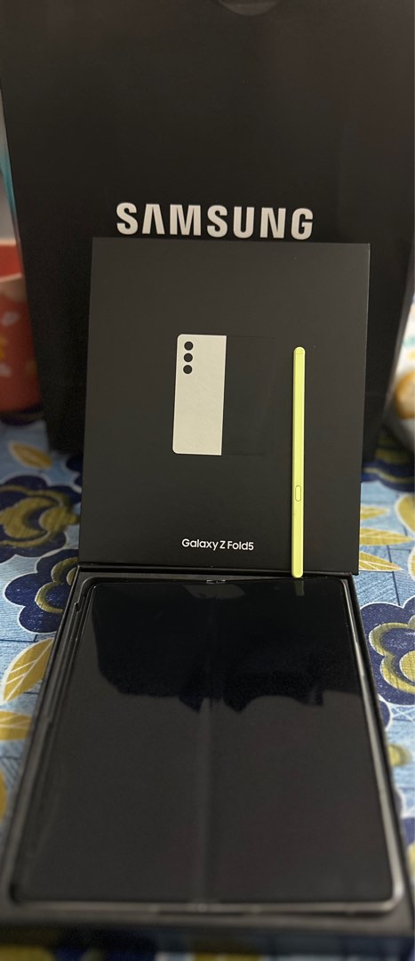 Samsung Fold 5 White 256 GB, Mobile Phones & Gadgets, Mobile Phones ...