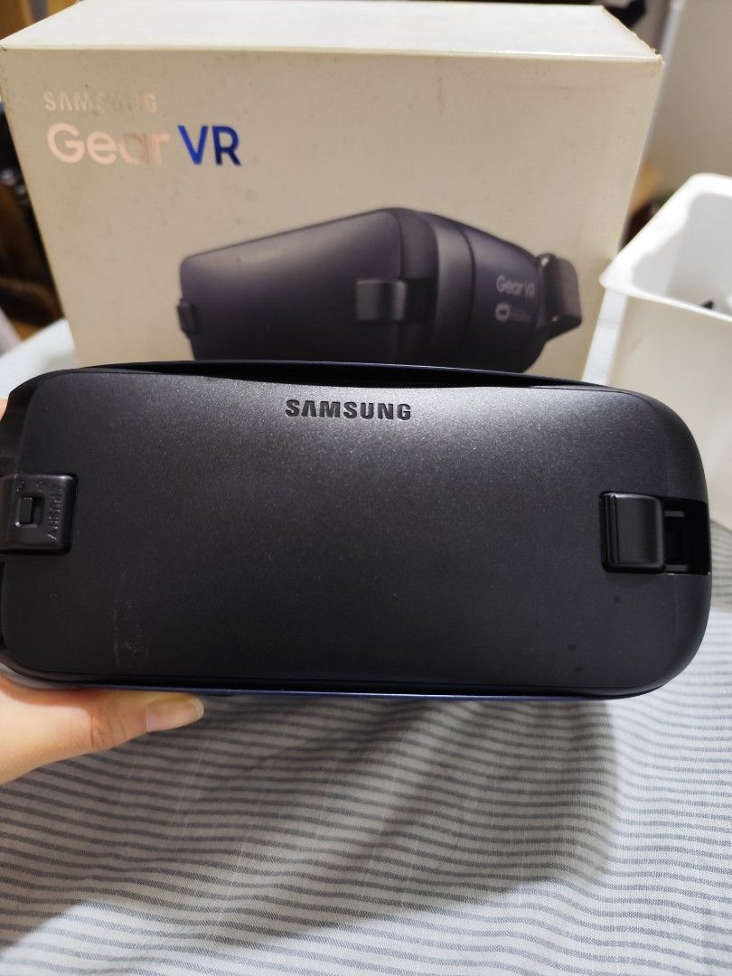 Samsung Gear VR Oculus SM-R323, Video Gaming, Gaming Accessories, Virtual Reality on Carousell