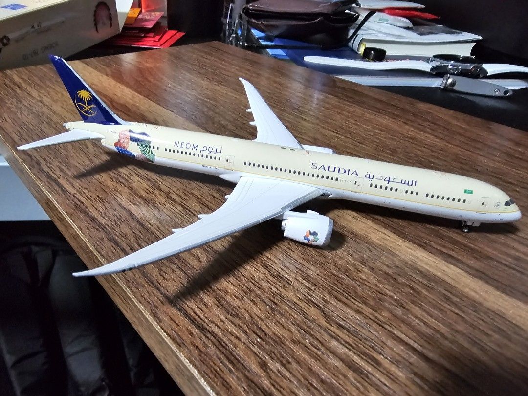 Saudia B787-10; Phoenix. 1:400, Hobbies & Toys, Memorabilia ...