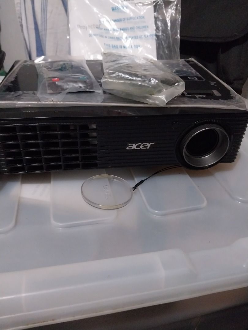 Slightly used LCD Projector with screen, Computers & Tech, Office ...