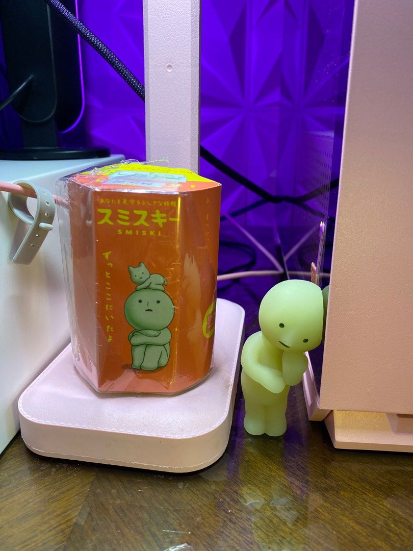 Smiski Thinking (Living series) Unboxed, Hobbies & Toys, Toys & Games ...