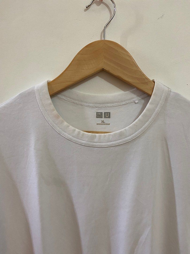 UNIQLO BASIC TEE, Women's Fashion, Tops, Shirts on Carousell
