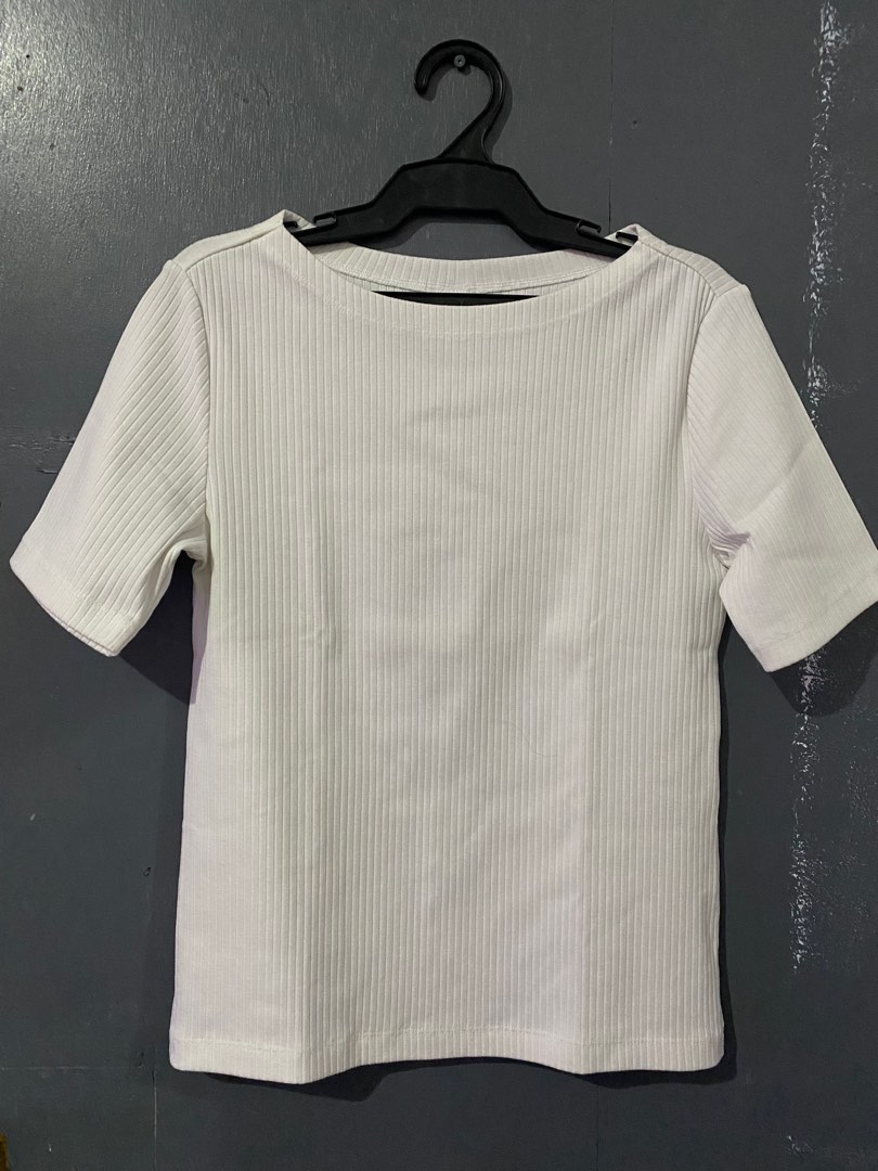 Uniqlo Basic Top, Women's Fashion, Tops, Shirts on Carousell