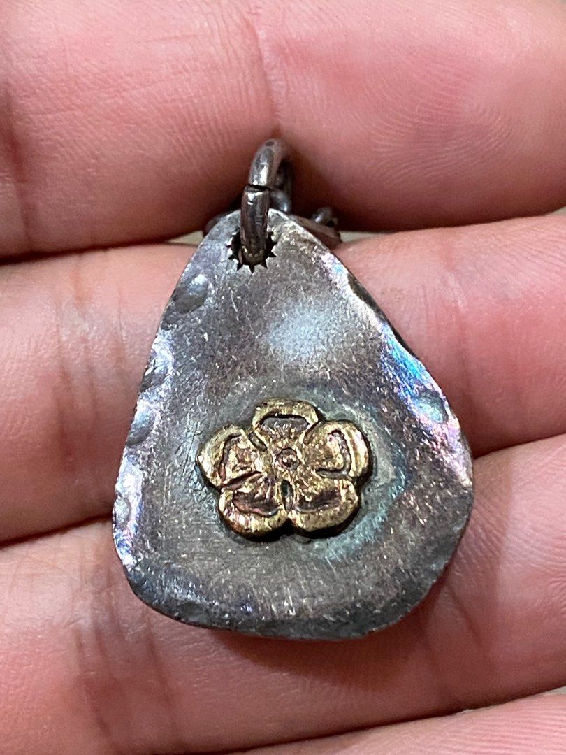 Very Rare Double Sided Old Goro’s Rose Metal, Hobbies & Toys, Memorabilia & Collectibles ...