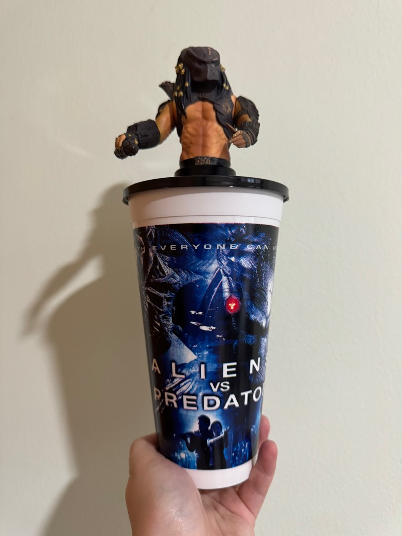 Vintage figurine cup Alien vs Predator 2, Hobbies & Toys, Memorabilia ...
