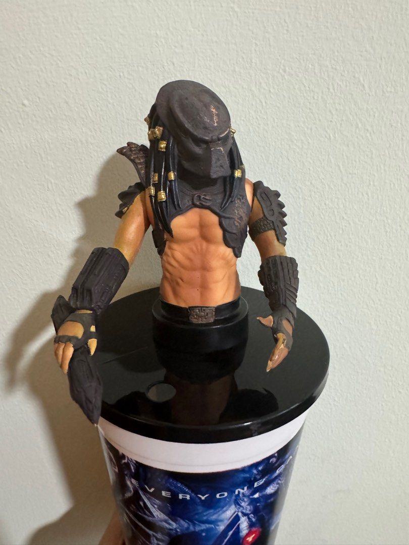 Vintage figurine cup Alien vs Predator 2, Hobbies & Toys, Memorabilia ...
