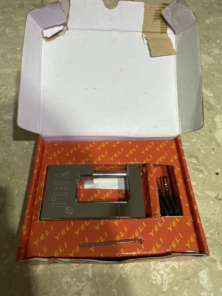 Authentic Brand new Yeli 118 Gate Lock with Keys, Furniture & Home ...