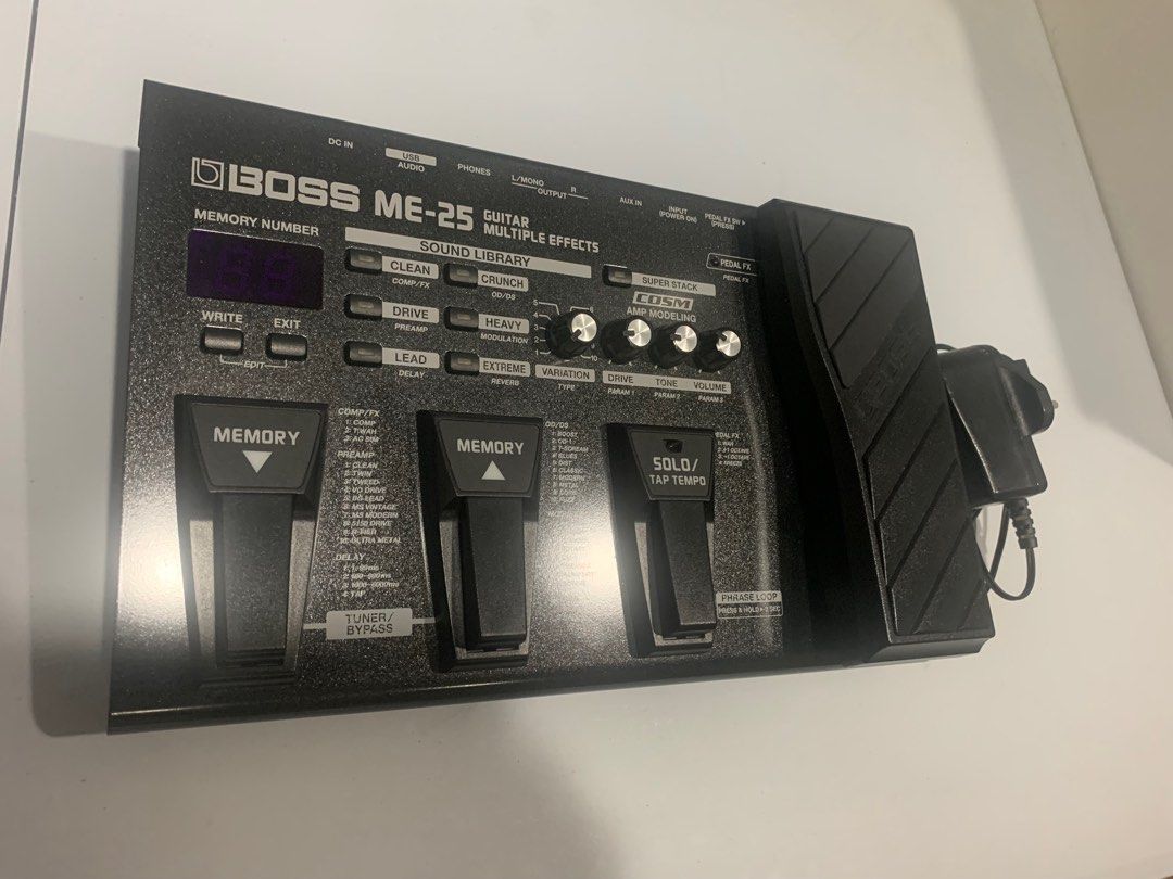 Boss ME-25 Guitar Multiple Effects Pedal with power adapter, Hobbies ...