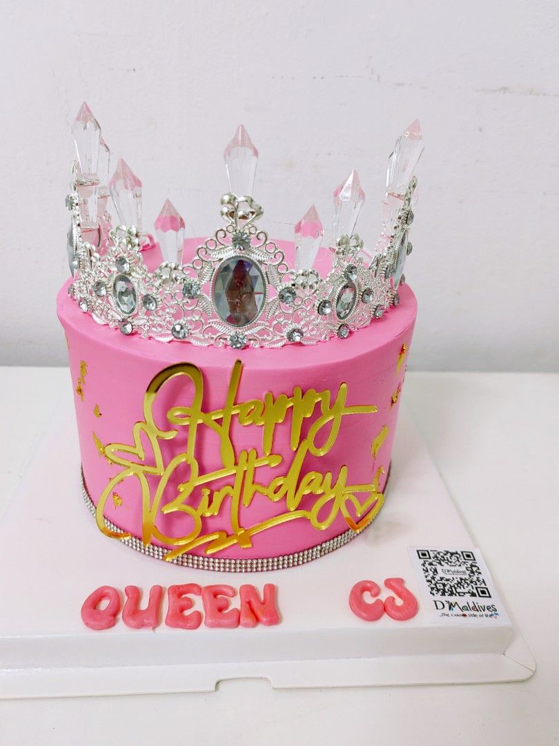 Crown theme birthday cake, Food & Drinks, Homemade Bakes on Carousell