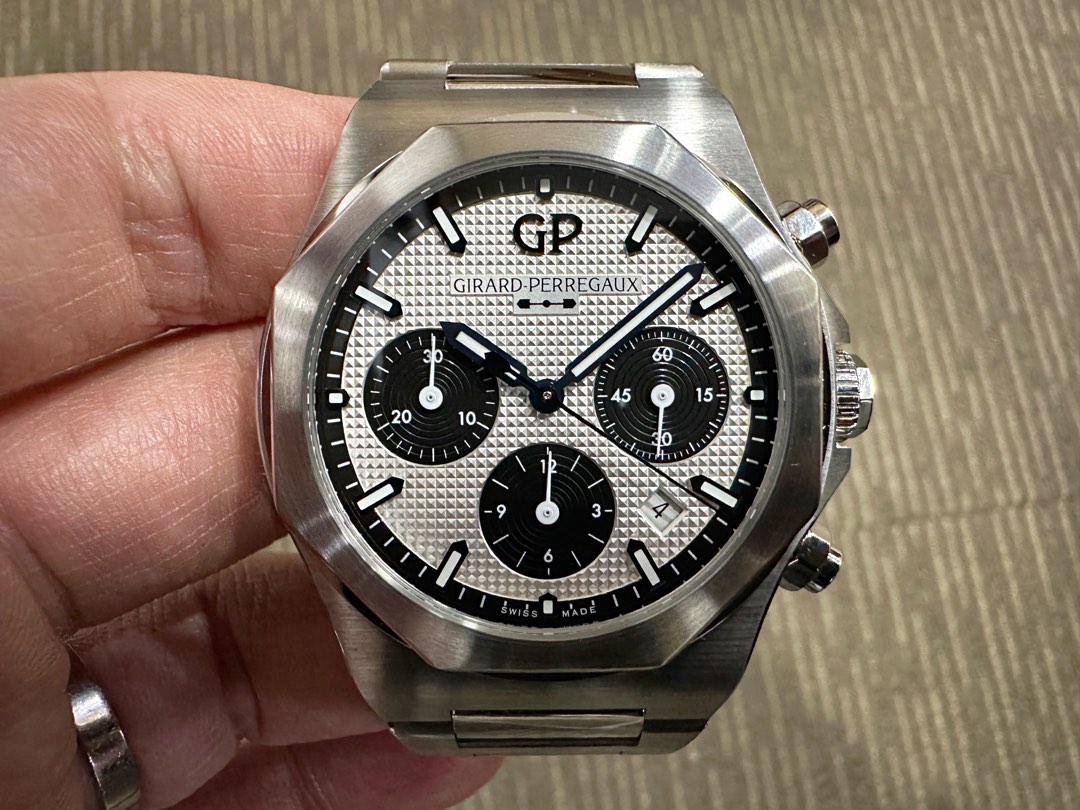 Dec 22 Local Girard Perregaux GP Laureato Chronograph 42 Panda 81020 ...
