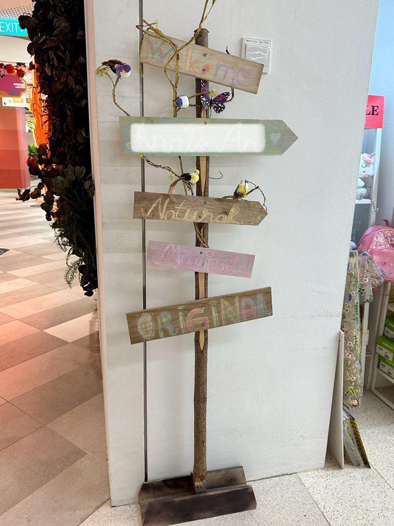 Directional sign, Everything Else on Carousell