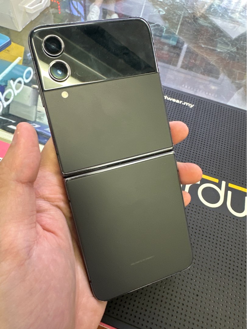 Galaxy Z Flip 4 Graphite 256GB, Mobile Phones & Gadgets, Mobile Phones ...