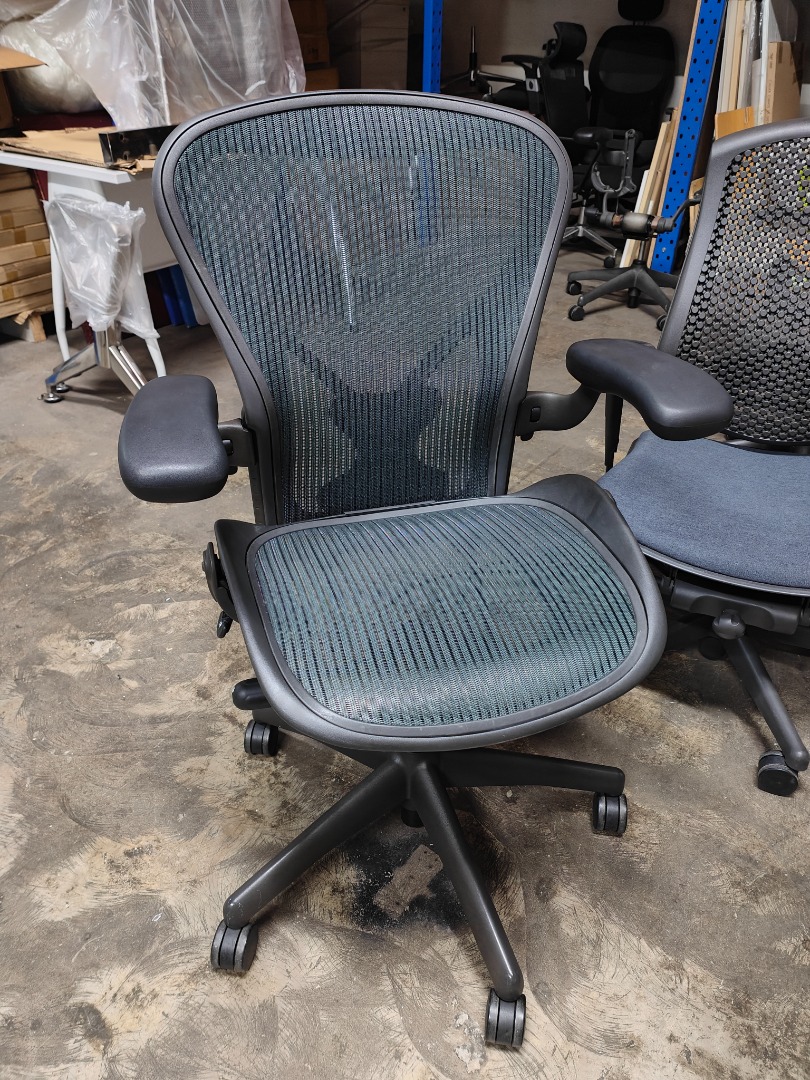Herman Miller Aeron Classic, Furniture & Home Living, Furniture, Chairs ...